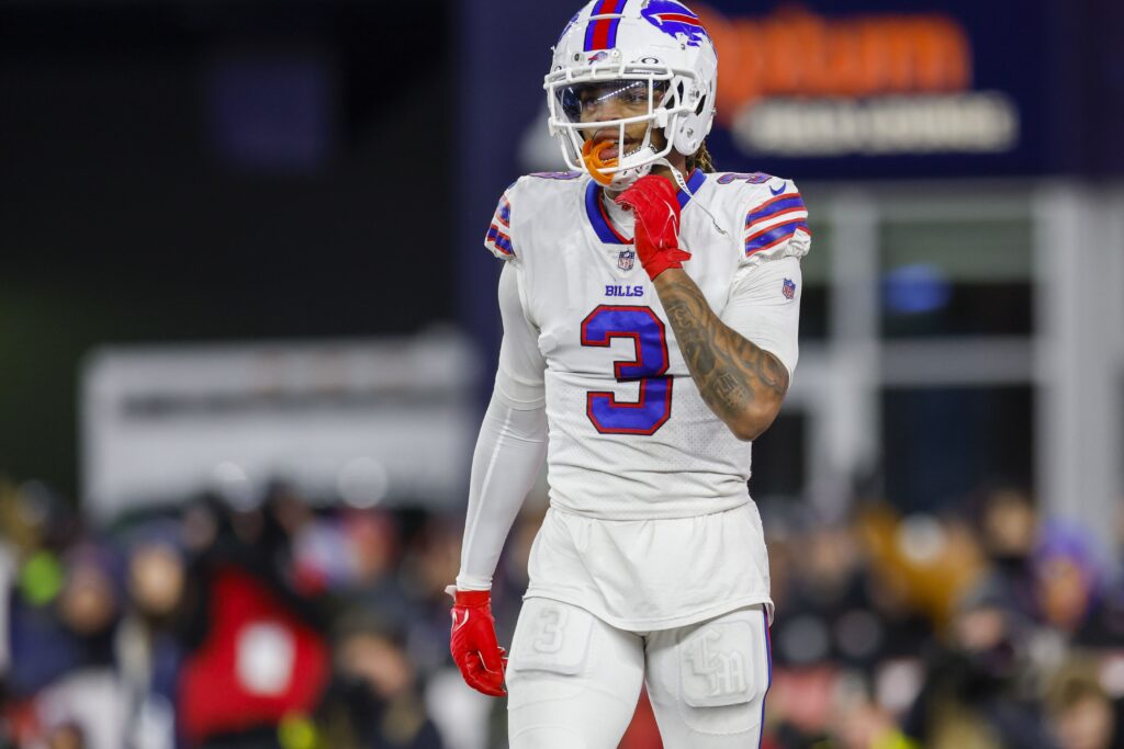 Damar Hamlin collapses during Buffalo, Bengals game